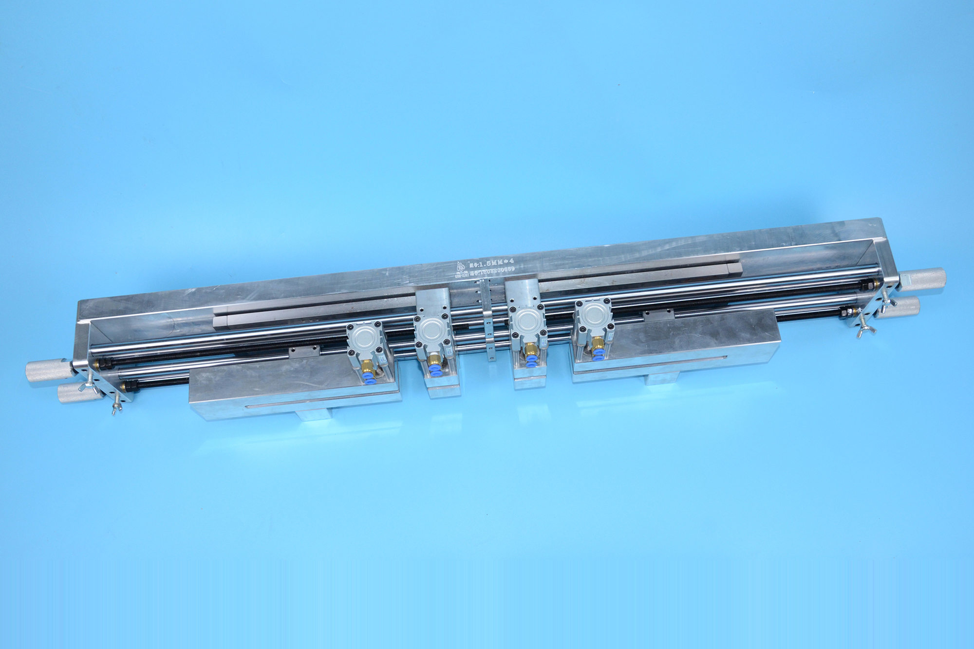 Pneumatic 4-Φ1.5mm Holes Adjustable Hole Punch for OPP,PE Film